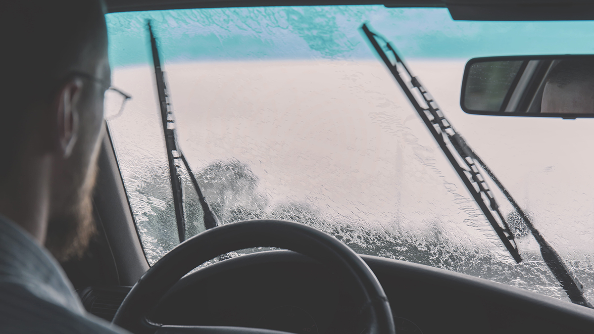 8 consejos para conducir con lluvia de forma segura - Autofacil