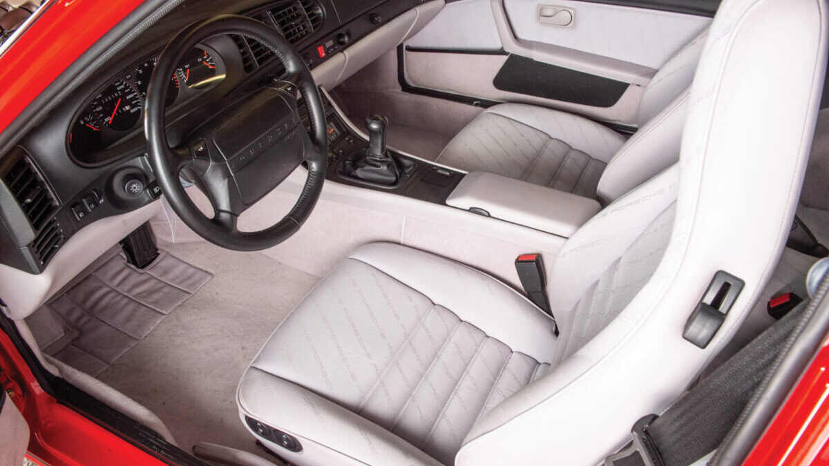 Te vamos a hablar de un clásico muy apetecible. Si tienes dinero, claro: Porsche 968 - Autofacil