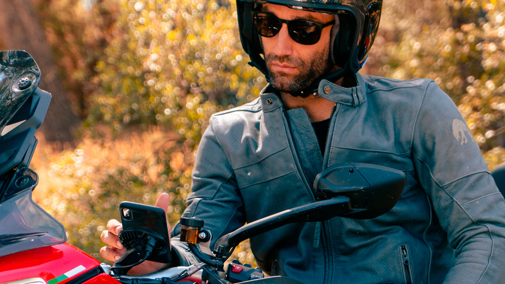 Bihr suma Quadlock a su catálogo de accesorios para moto - Autofacil