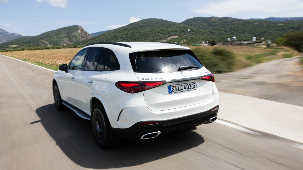 Sigue la guerra de precios contra Tesla: el Mercedes GLC híbrido ...