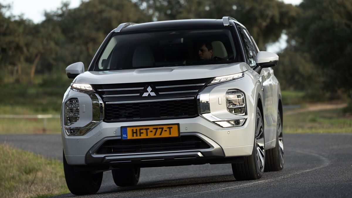 Hemos probado el nuevo Mitsubishi Outlander PHEV, el que en su día ...